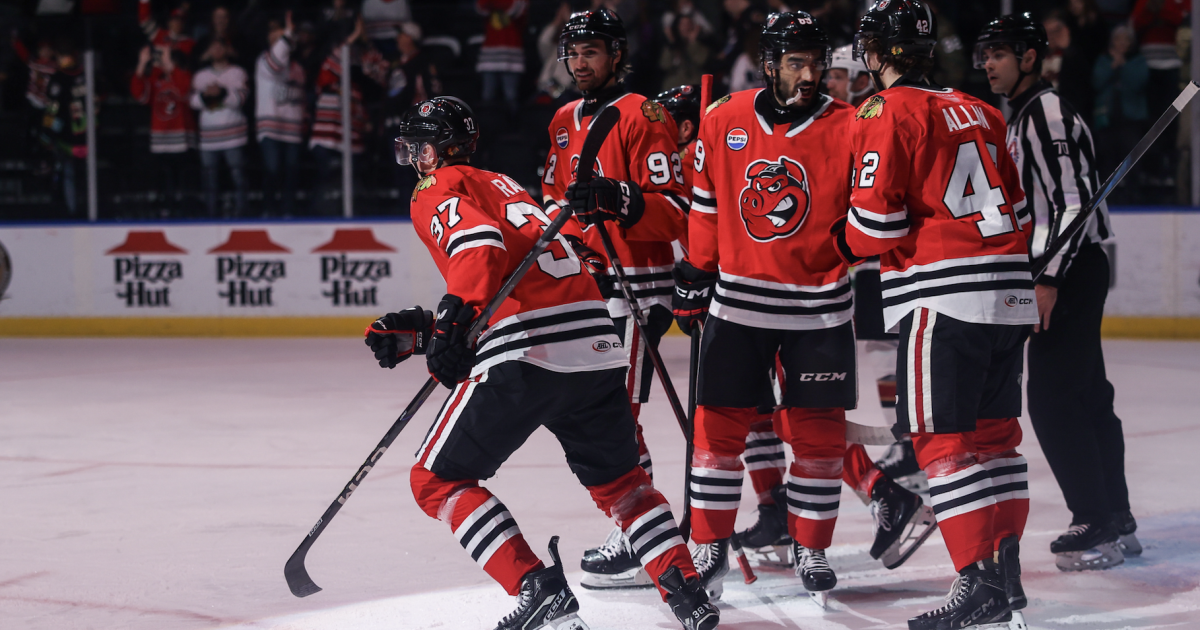Rockford IceHogs | IceHogs Roll Past Roadrunners 6-3 on Home Ice